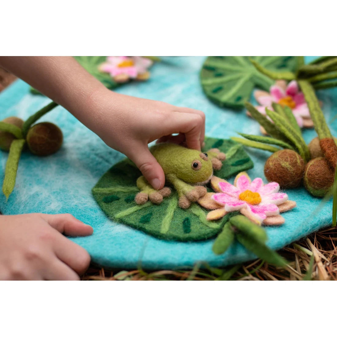 Lily Pad Pond Felt Habitat– Tommy & Milly